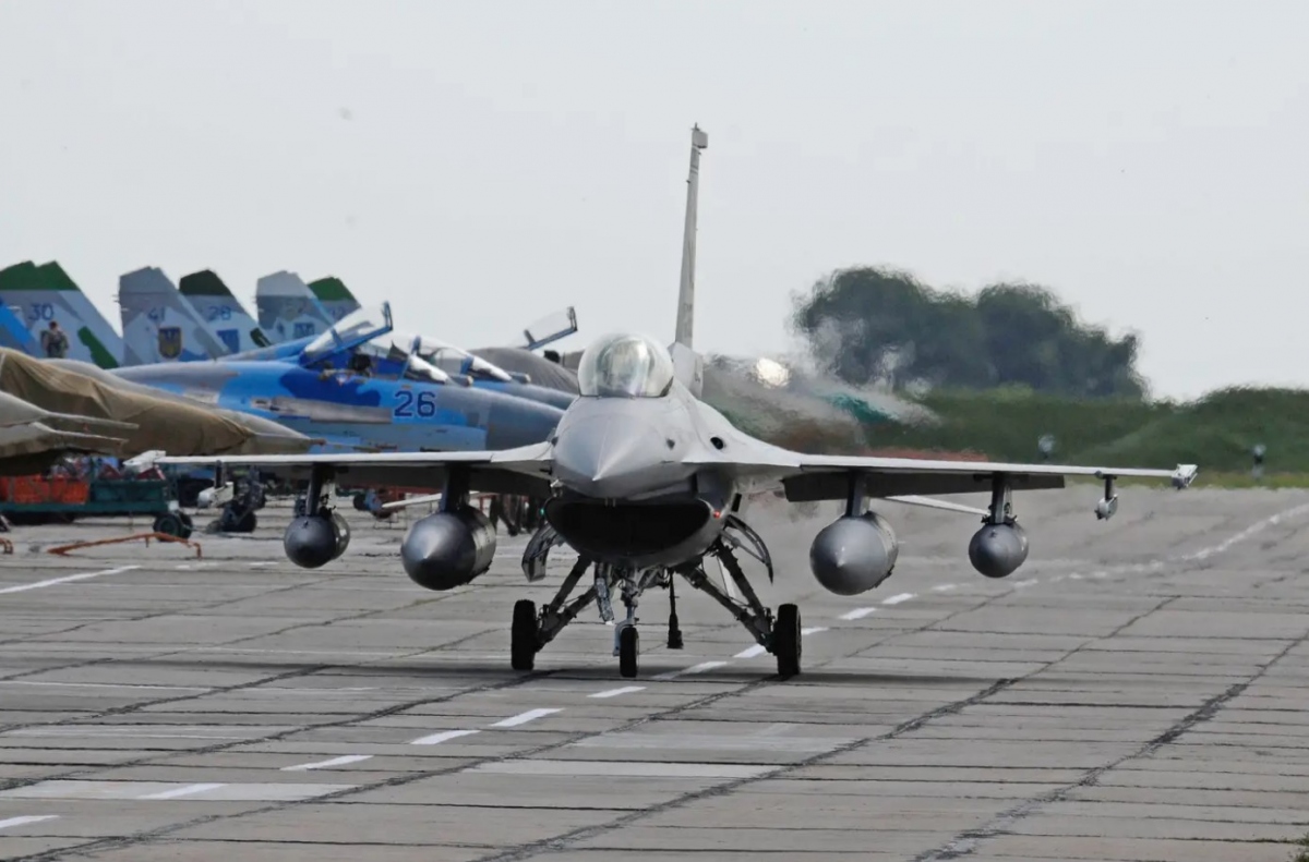 Không có AWACS, tiêm kích F-16 sẽ trở thành bia tập bắn cho Nga